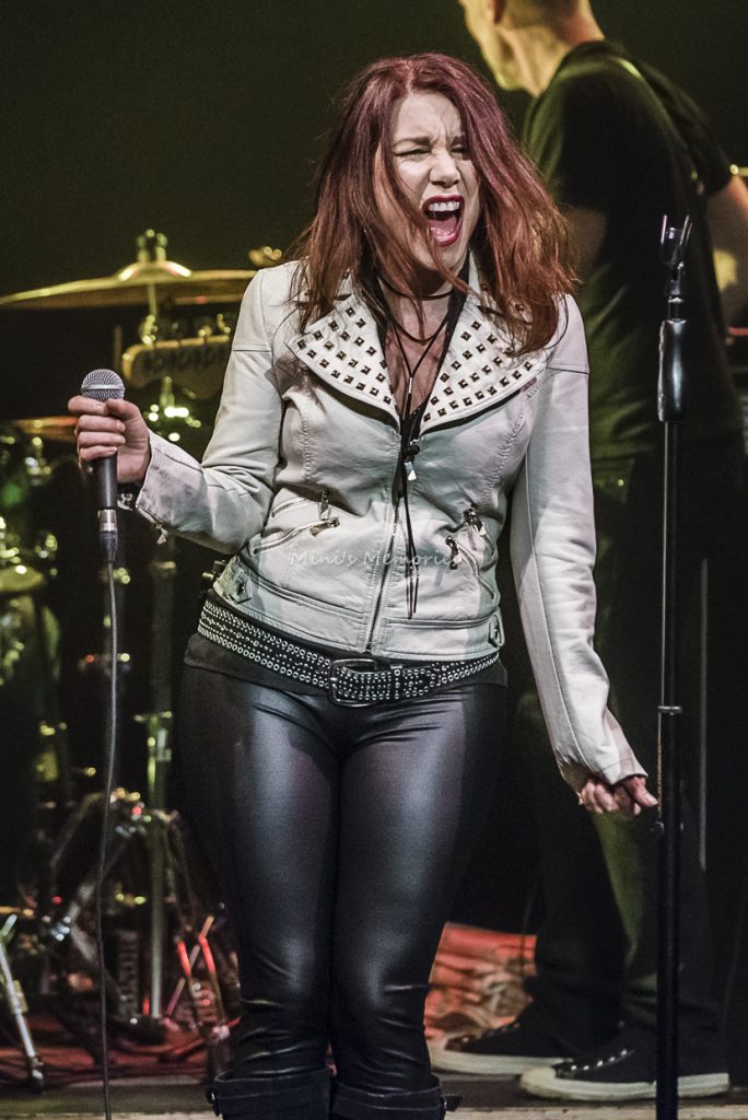 Photo Gallery: Lee Aaron at Niagara Falls' Seneca Queen Theatre - That ...