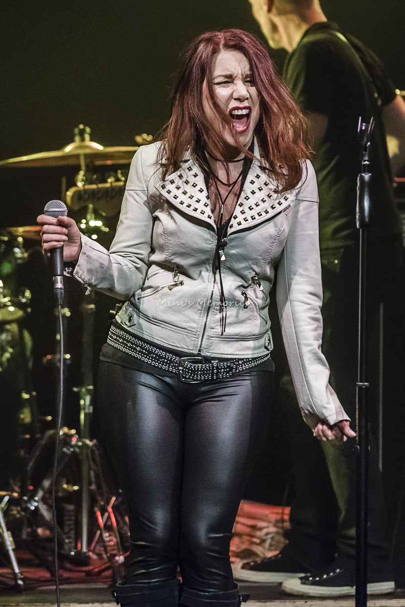 Photo Gallery: Lee Aaron at Niagara Falls' Seneca Queen Theatre - That ...