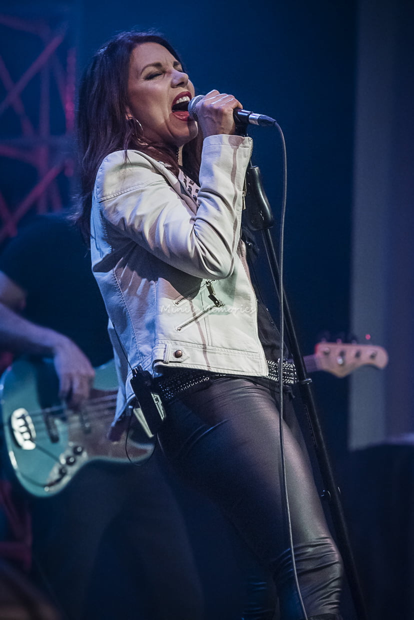 Photo Gallery: Lee Aaron at Niagara Falls' Seneca Queen Theatre - That ...