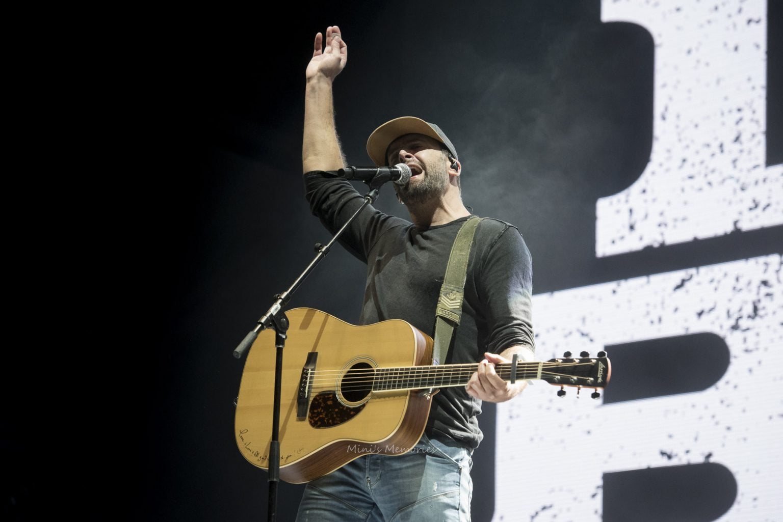 Photo Gallery: Dean Brody with Sacha at Toronto's OLG Play Stage - That ...