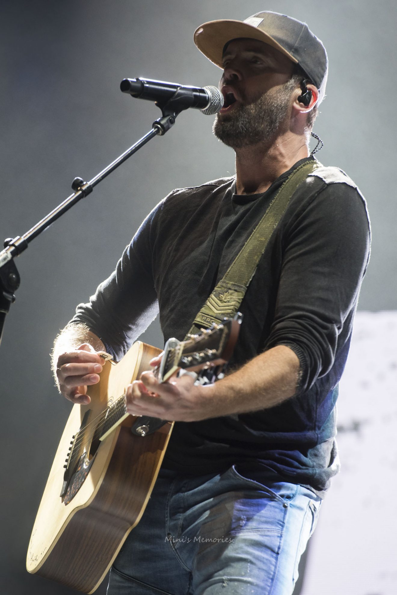Photo Gallery: Dean Brody with Sacha at Toronto's OLG Play Stage - That ...