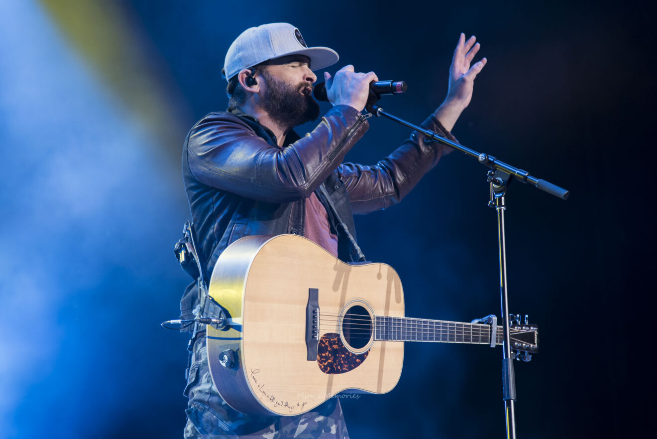 Photo Gallery: Dean Brody with The Reklaws, Jade Eagleson and Nate ...