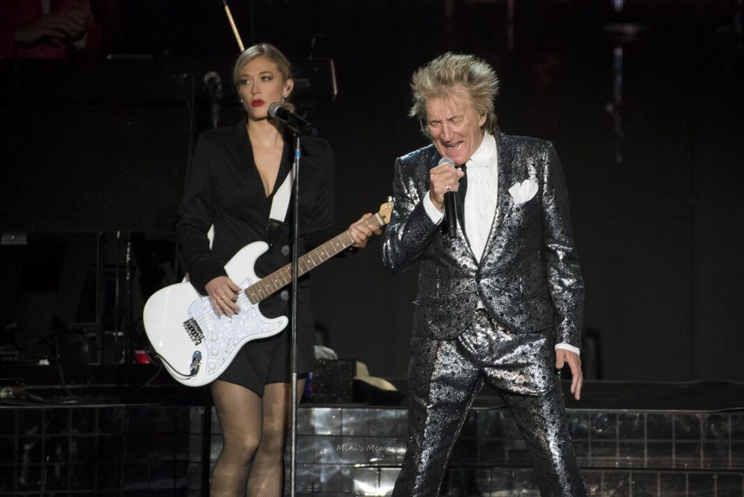 Photo Gallery: Rod Stewart with Cheap Trick at Toronto's Budweiser ...