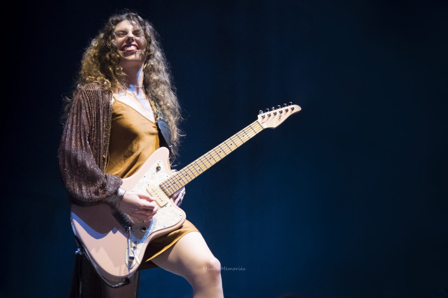 Photo Gallery: Greta Van Fleet with The Pretty Reckless and Hannah ...