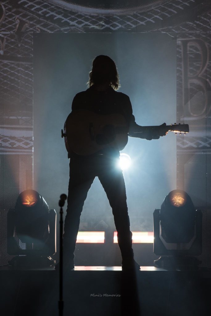 Photo Gallery: Dierks Bentley with Jordan Davis and Molly Tuttle at ...