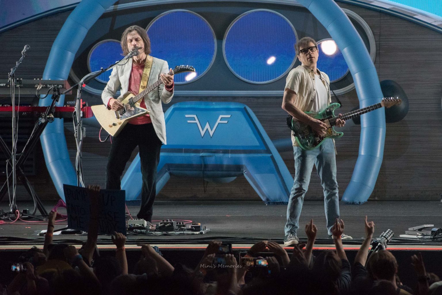 Photo Gallery: Weezer with Future Islands and Joyce Manor at Toronto's ...