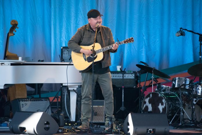 Photo Gallery: Norah Jones with William Prince at Toronto's Budweiser ...