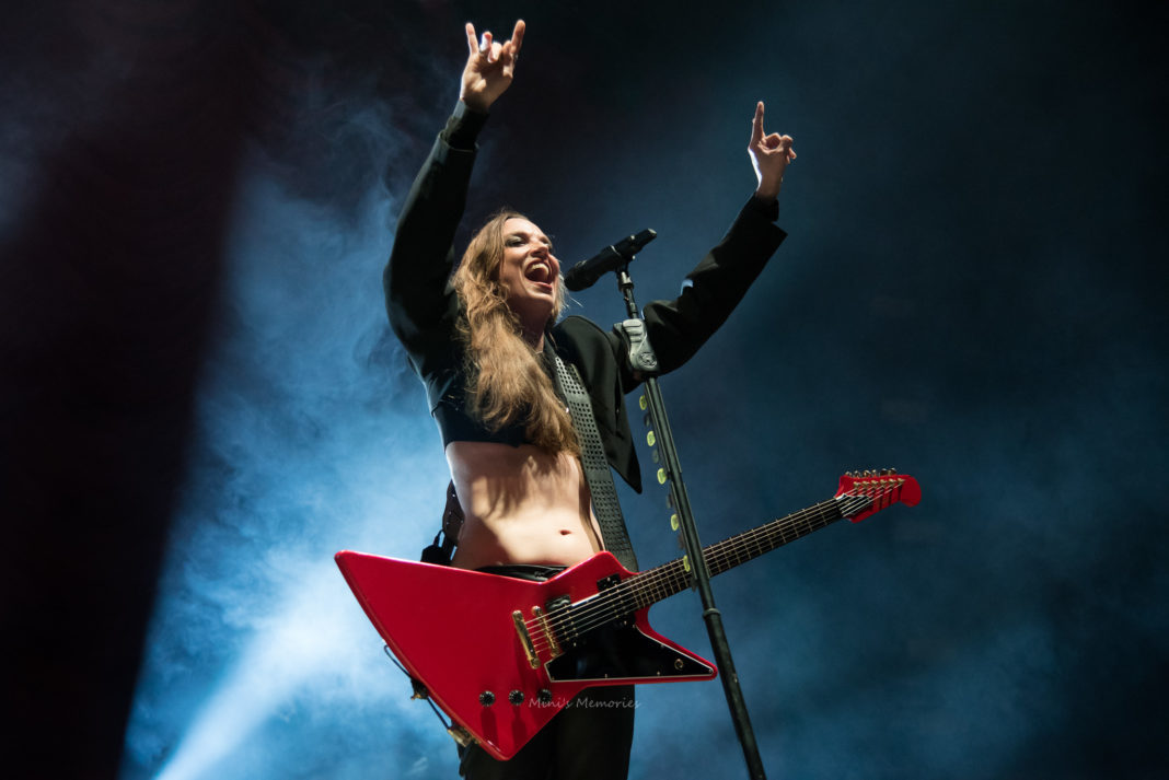 Photo Gallery: Halestorm with I Prevail, Hollywood Undead and Fit For A ...