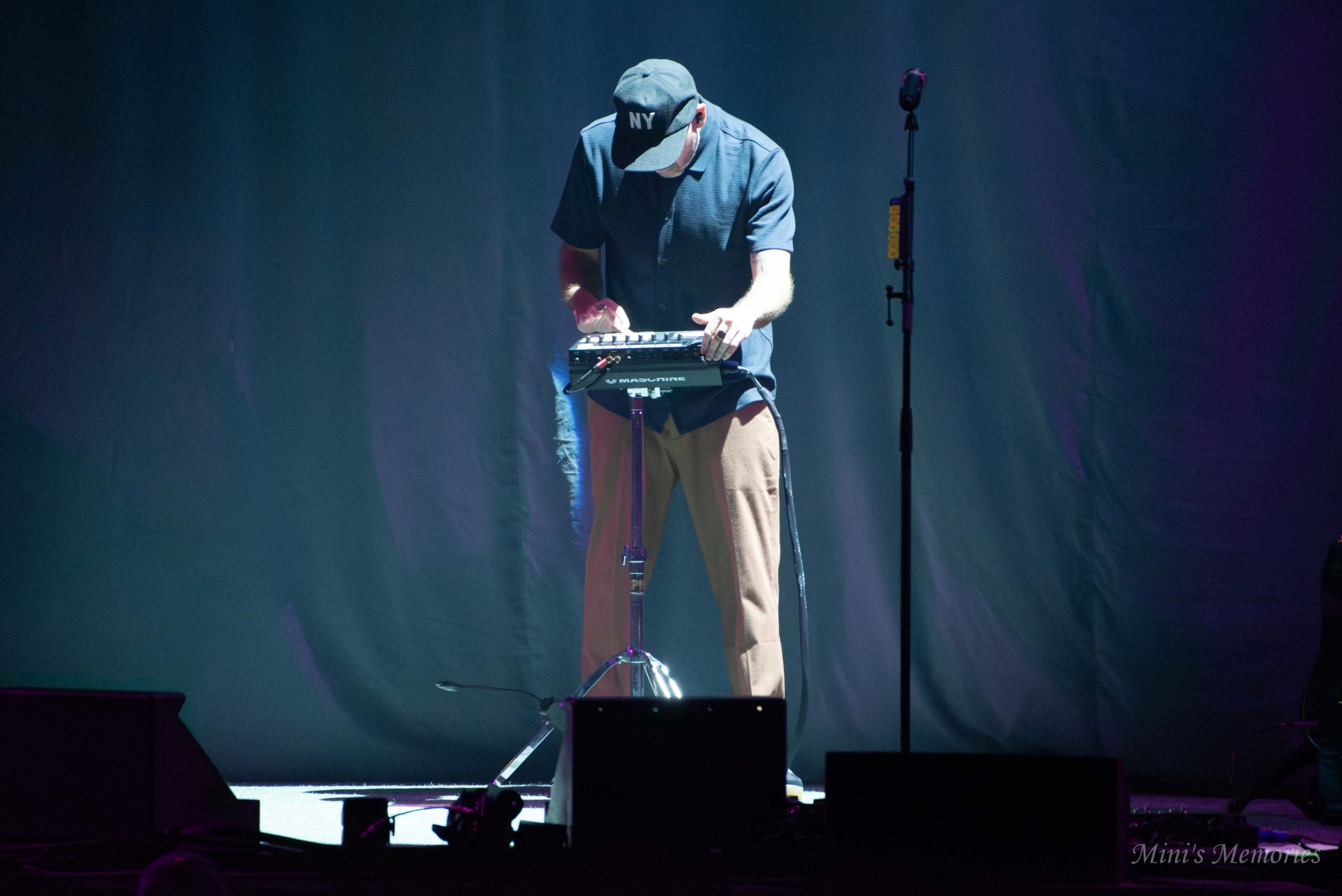 Photo Gallery: Kings of Leon with Phantogram at Toronto's Budweiser ...