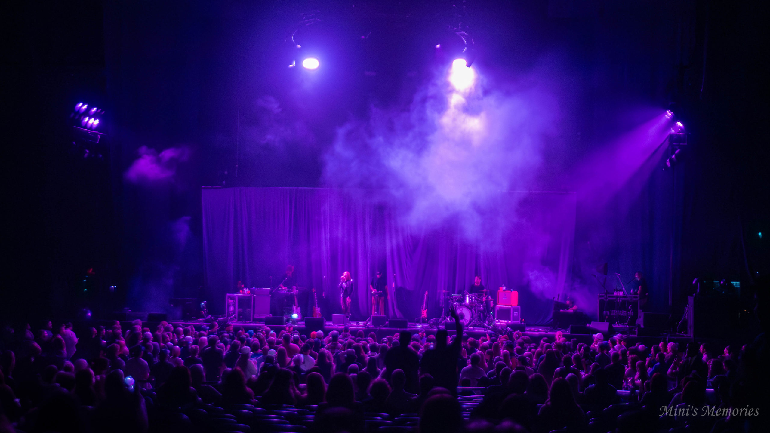 Photo Gallery: Kings of Leon with Phantogram at Toronto's Budweiser ...