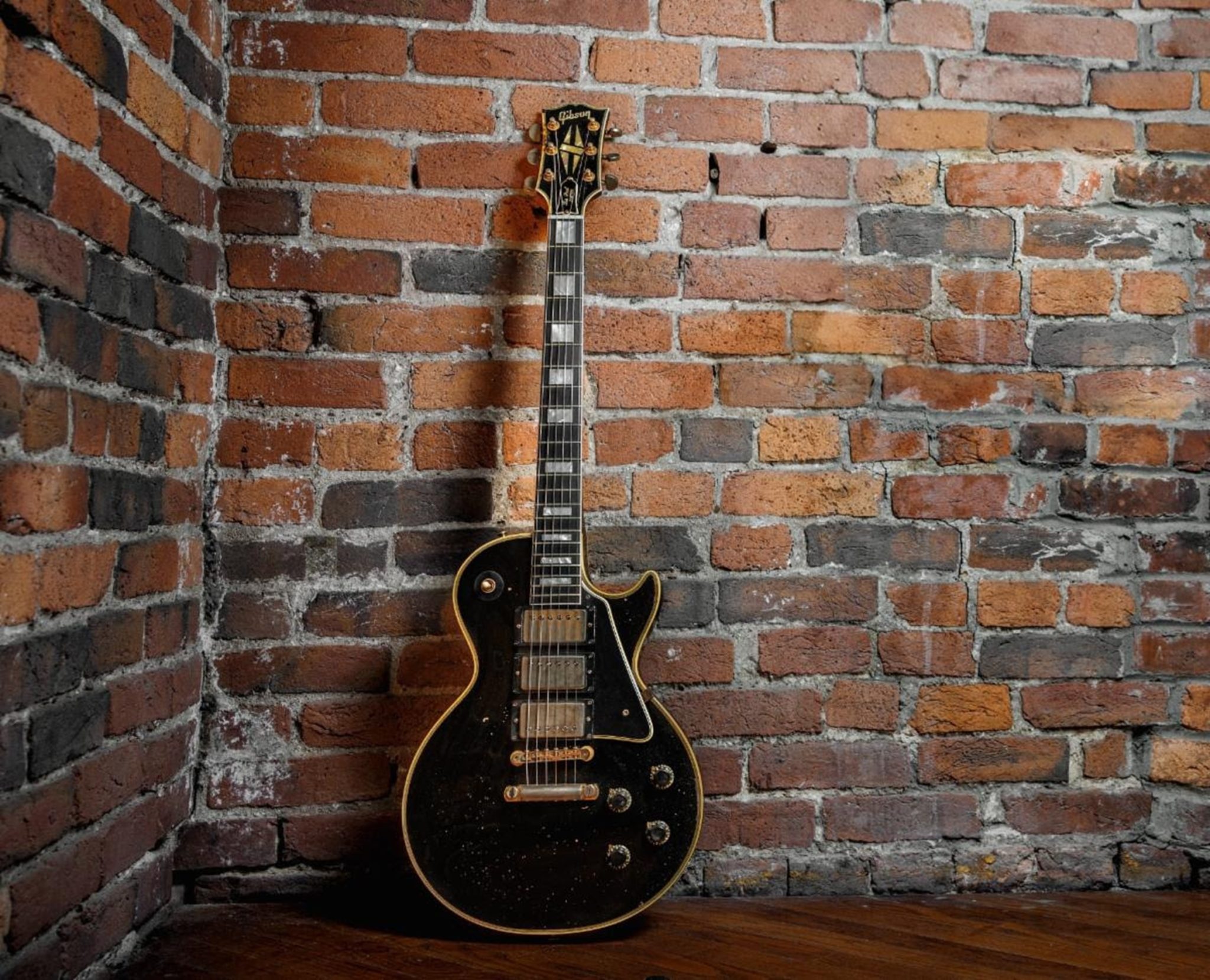 Gibson Unveils Eric Clapton 1958 Les Paul Custom Honouring Clapton and ...