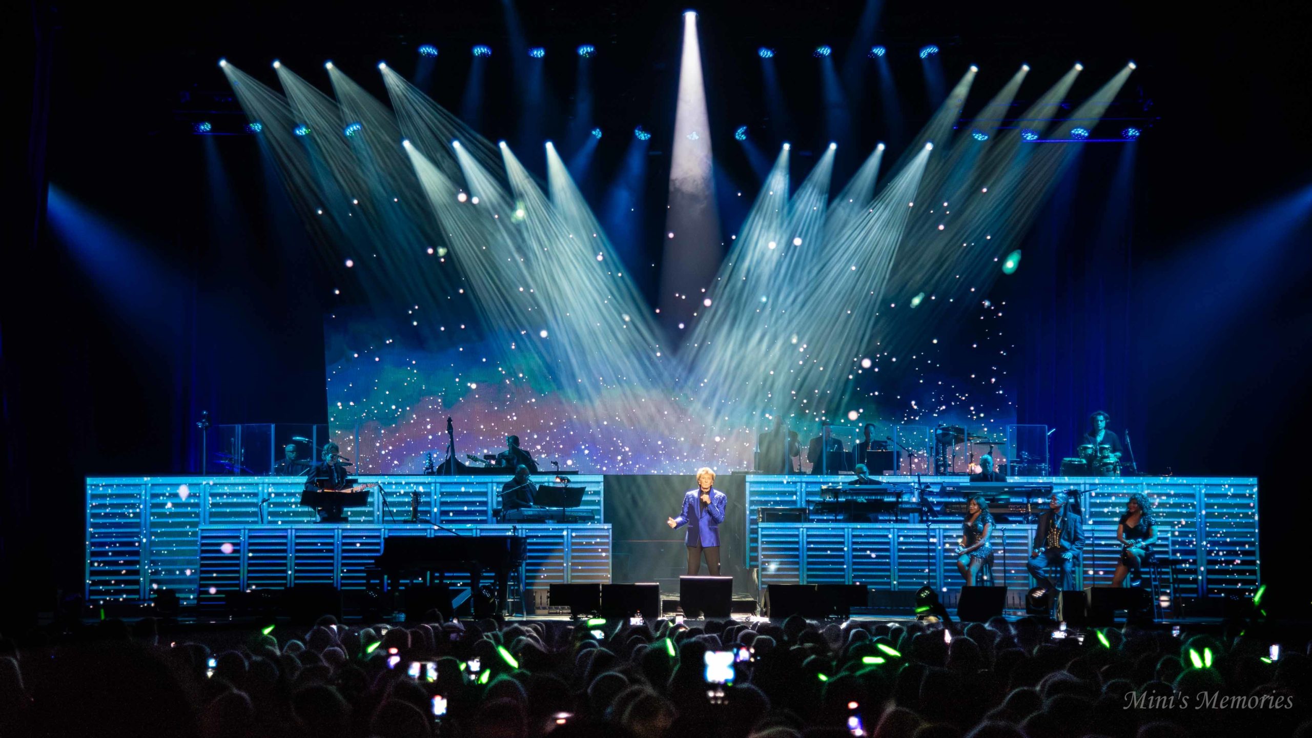 Photo Gallery: Barry Manilow and Dennis Blair at Toronto's Scotiabank ...
