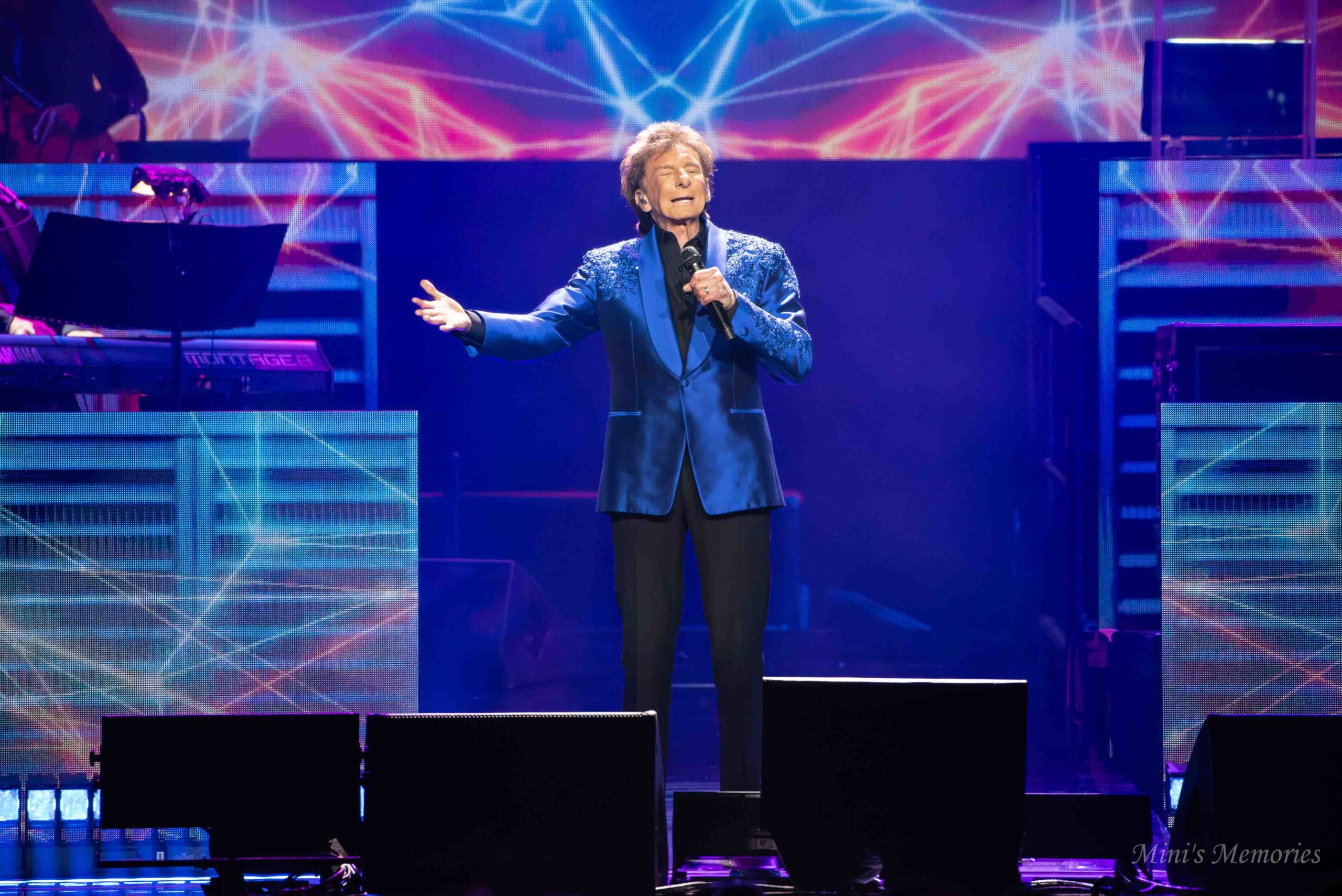Photo Gallery: Barry Manilow and Dennis Blair at Toronto's Scotiabank ...