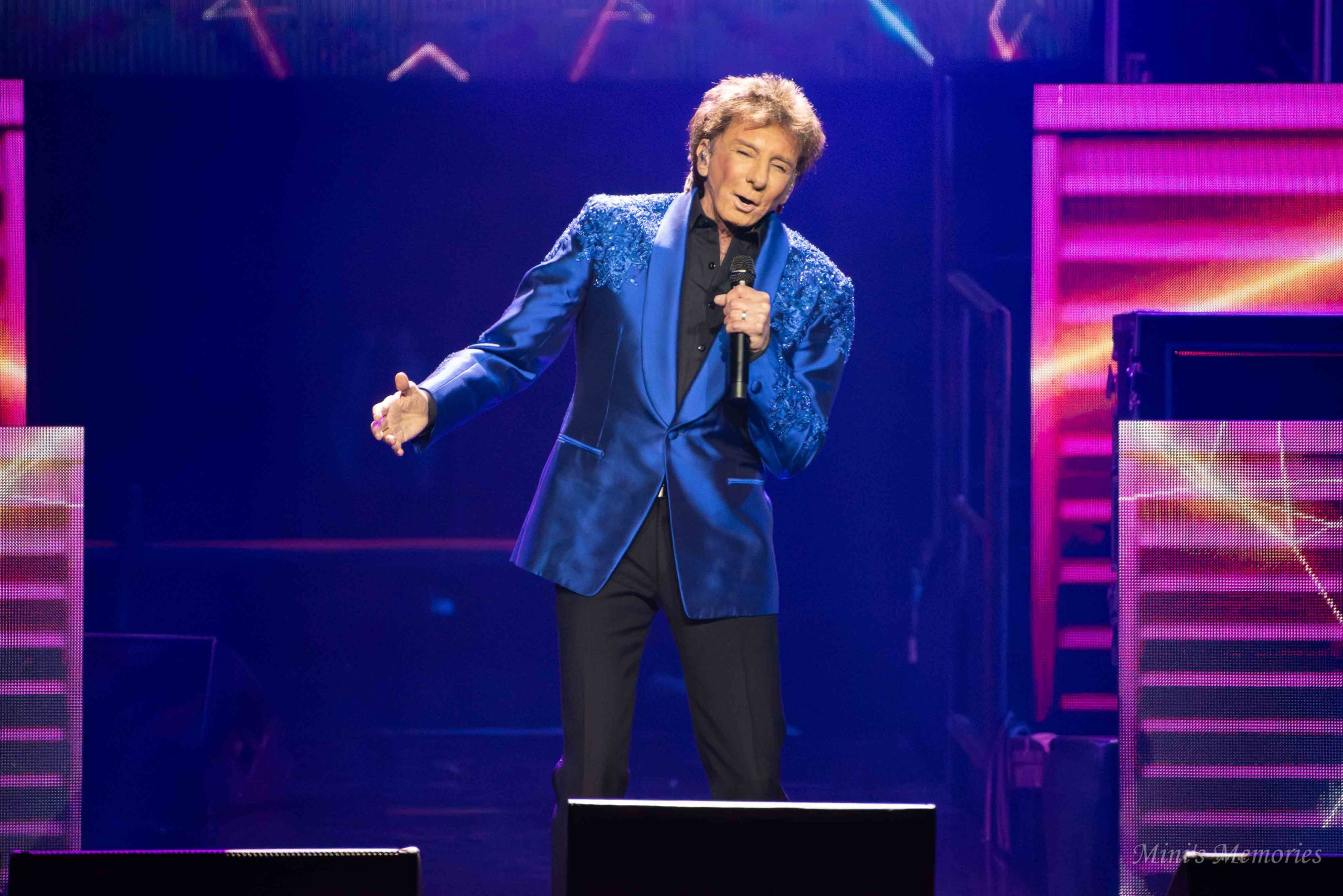 Photo Gallery: Barry Manilow and Dennis Blair at Toronto's Scotiabank ...