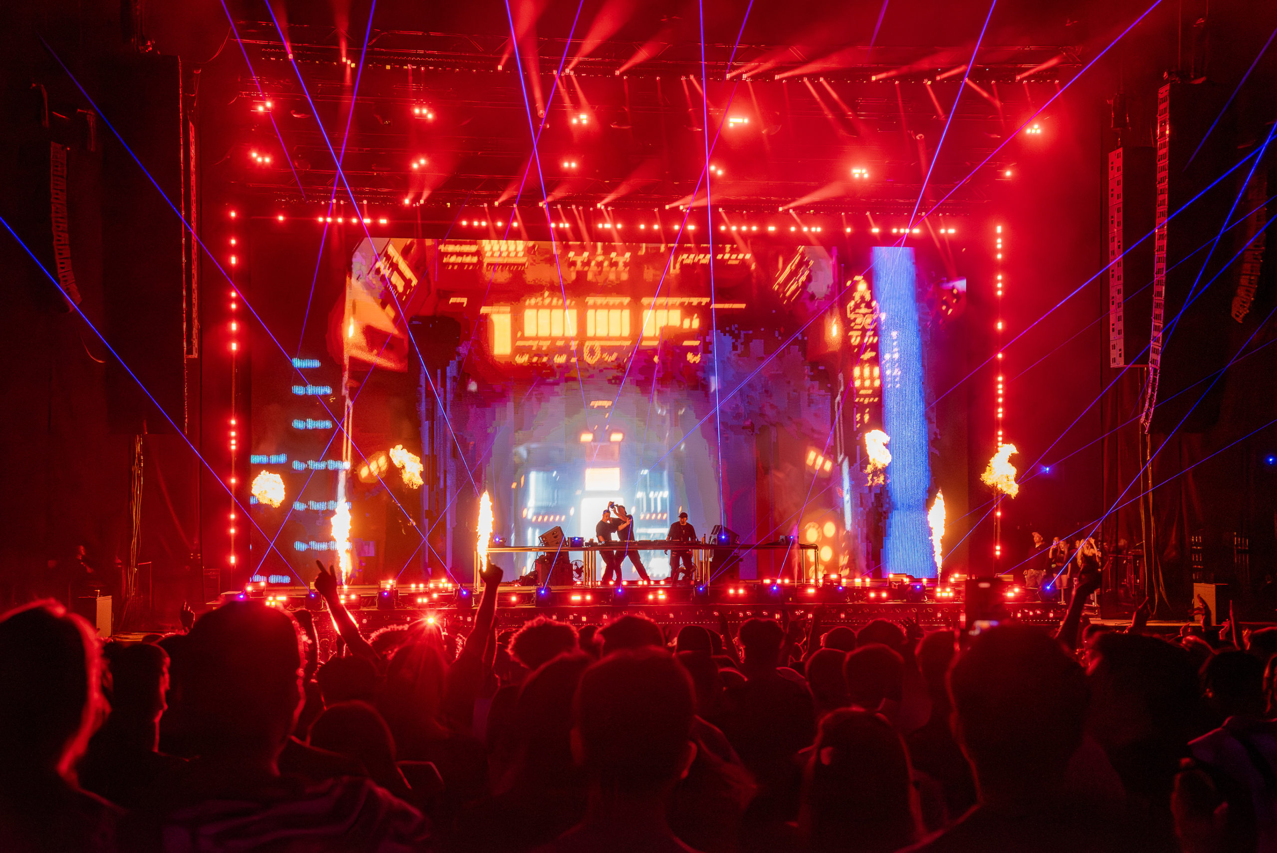 Photo Gallery: Slander, William Black, FAIRLANE B2B PAULINEHERR ...