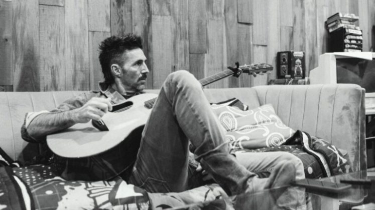 Jake Owen Embraces New Chapter With Cover Of Jerry Lee Lewis' "Middle ...